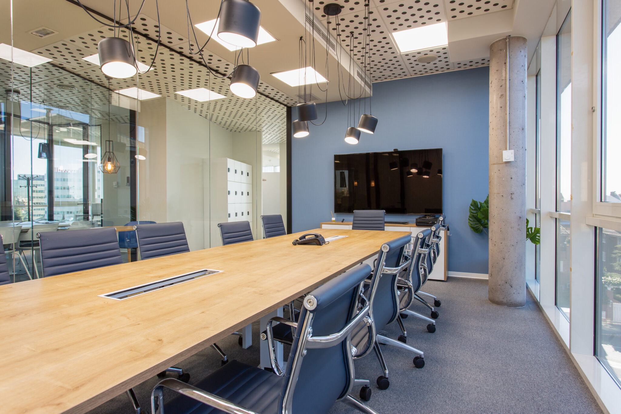 Diseño de Oficinas Vanguardistas: Transformación Panel
